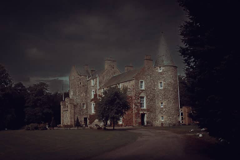 The 12 Most Haunted Castles in Scotland | Haunted Rooms®